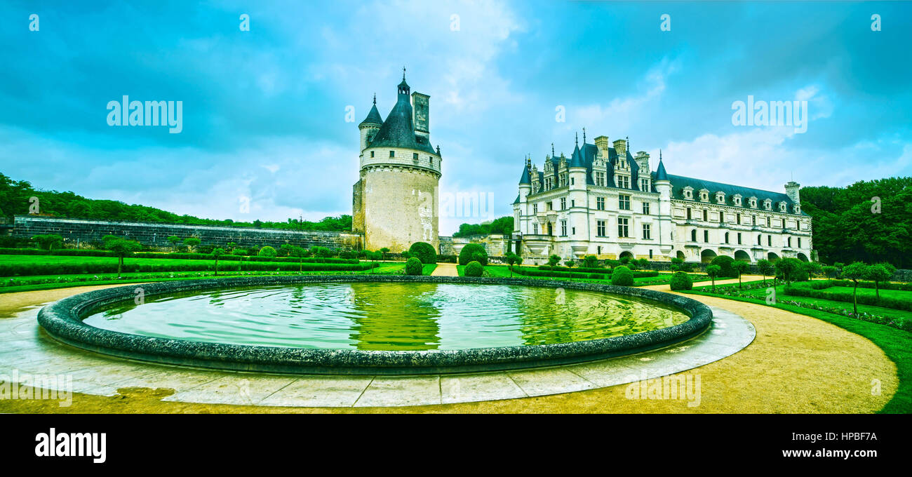 Chateau de Chenonceau royal medieval french castle and garden ...