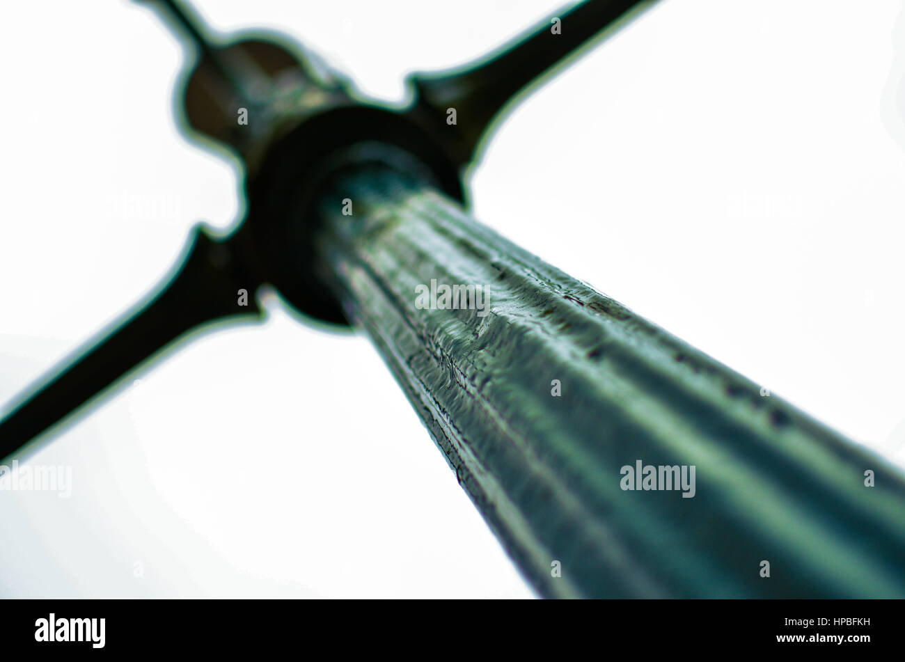 Looking up at a lamp post from below Stock Photo - Alamy