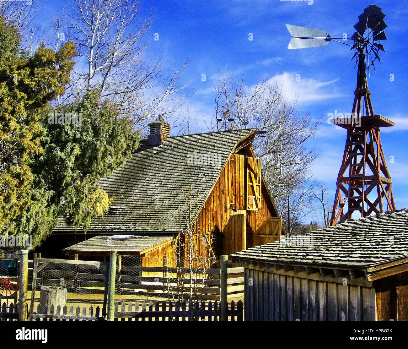 Timber framed agricultural buildings hi-res stock photography and ...
