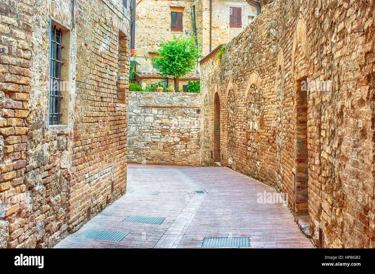 Medieval street view in San Gimignano, Italy Stock Photo - Alamy