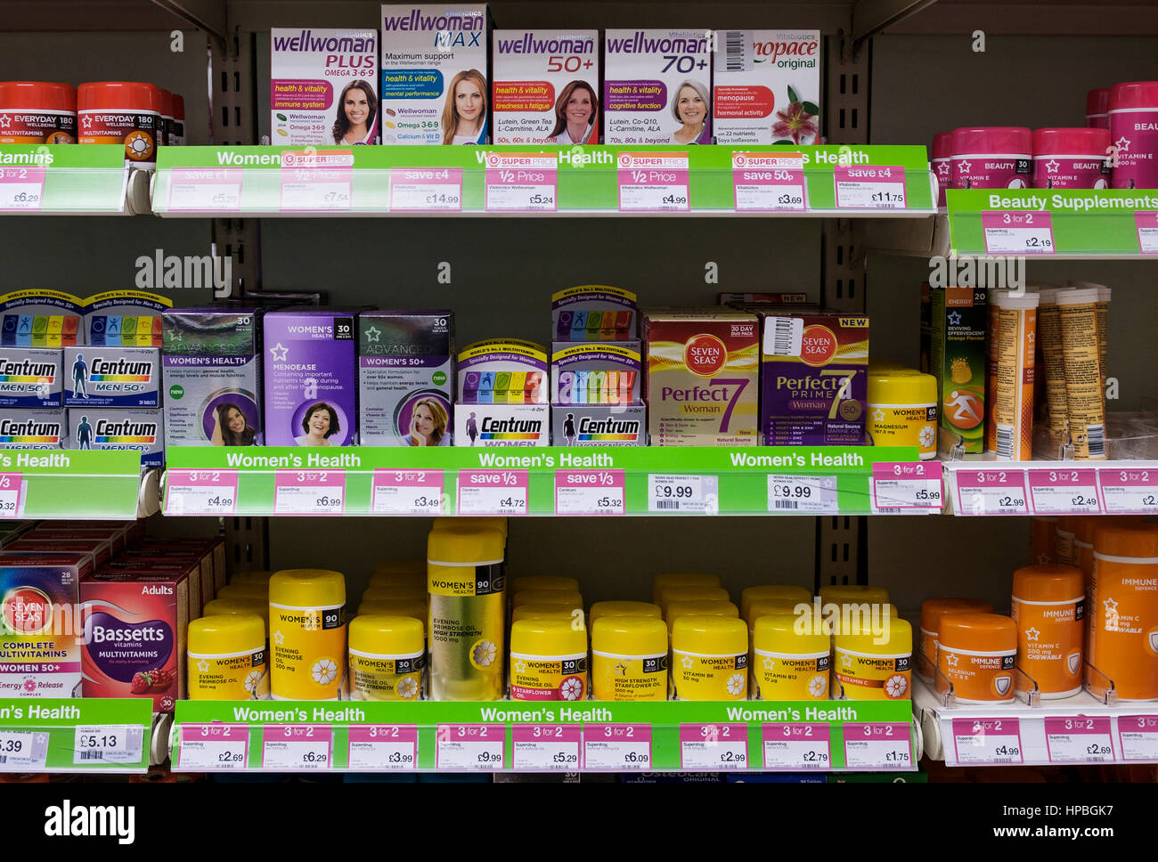 Vitamins and supplements shelf hi-res stock photography and images - Alamy