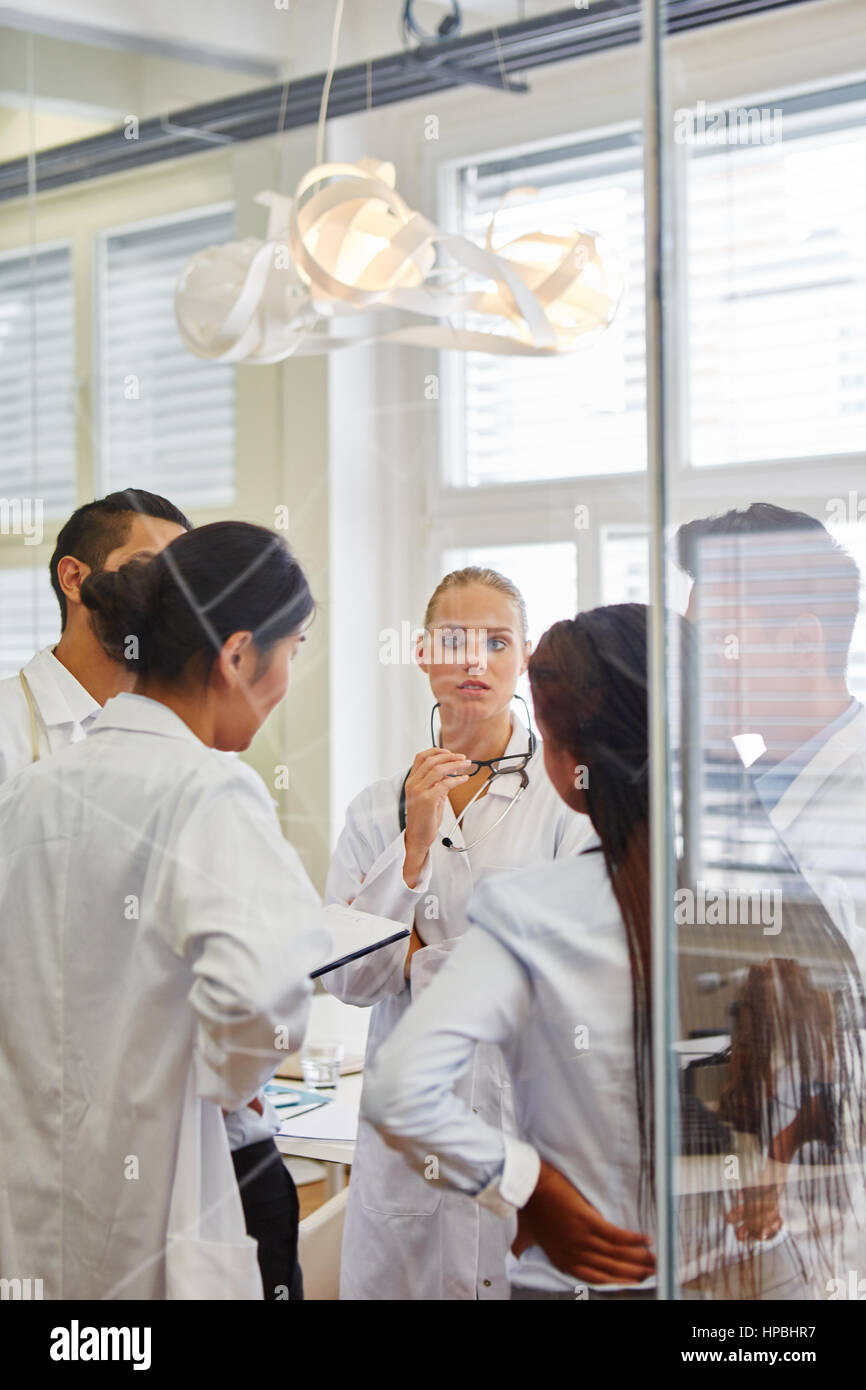 Doctors brainstorming during meeting as team in workshop Stock Photo ...