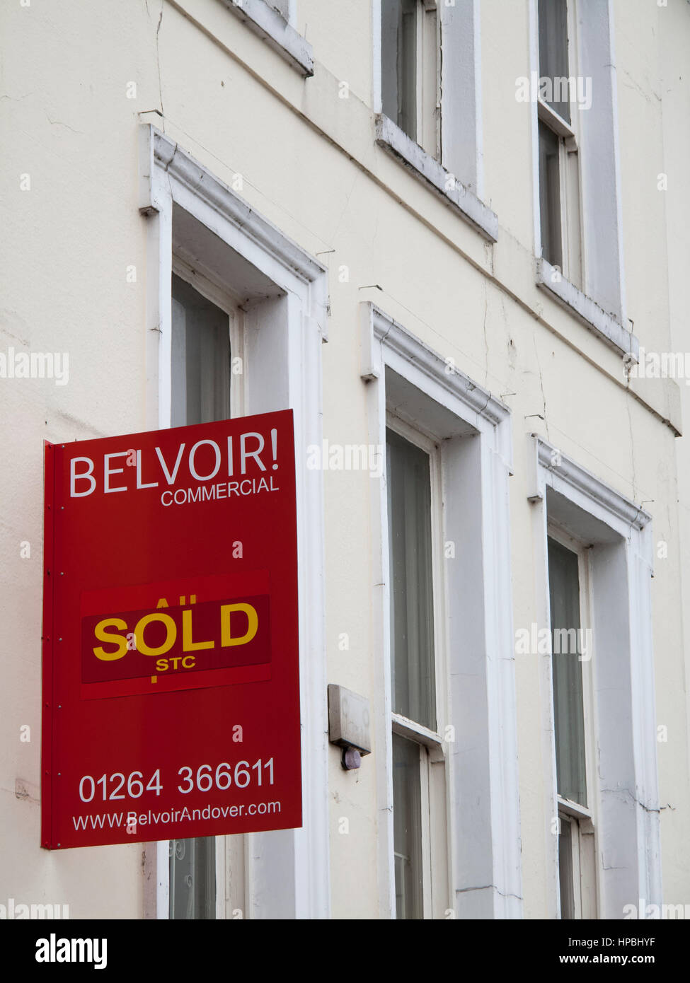 Commercial vacant shop sold sign over retail unit Stock Photo - Alamy