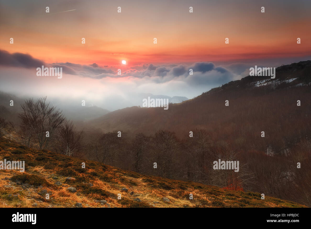 Sunrise over the clouds in the valley Stock Photo - Alamy