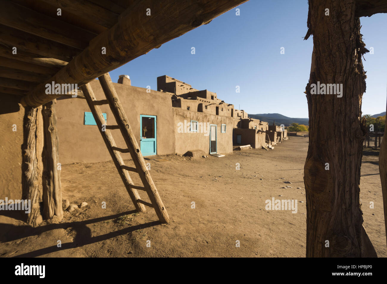 Pueblo buildings hi-res stock photography and images - Alamy