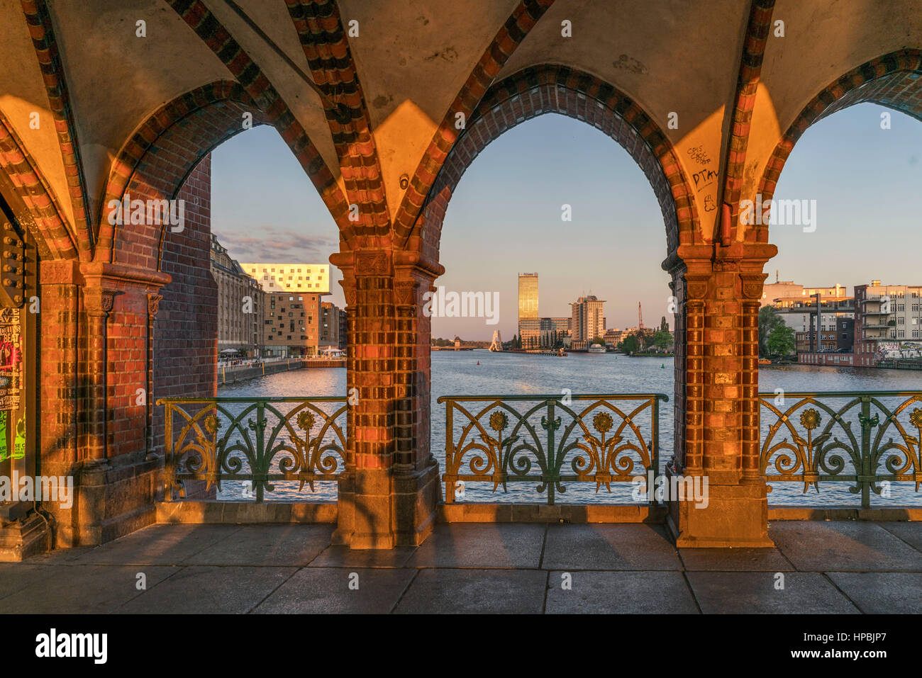Sunset, arches, Oberbaum bridge, Friedrichshain, Kreuzberg, Berlin ...
