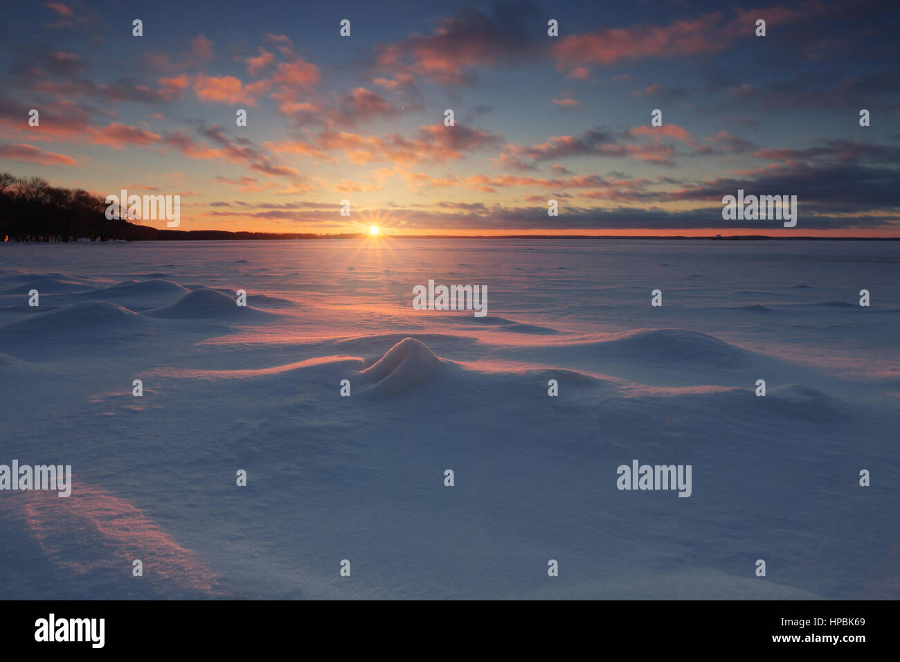 Winter season landscape scene hi-res stock photography and images - Alamy