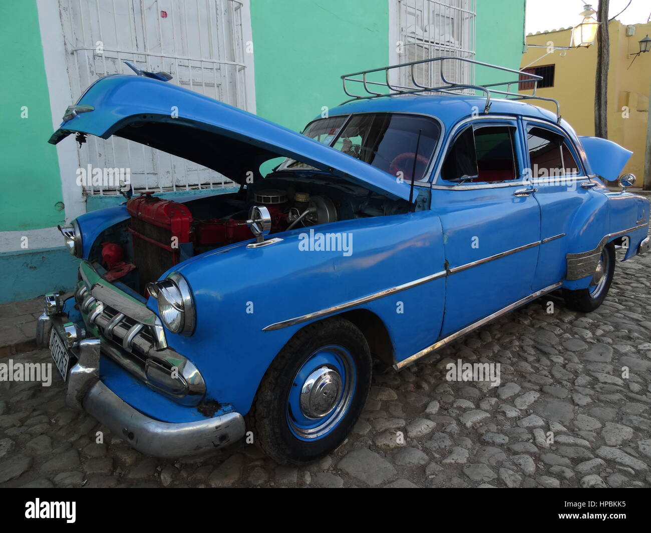 Open car bonnet background hi-res stock photography and images - Alamy