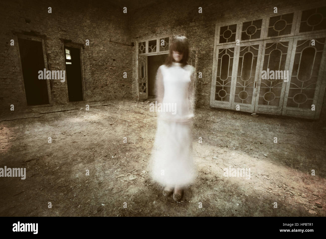 Creepy woods girl hi-res stock photography and images - Alamy