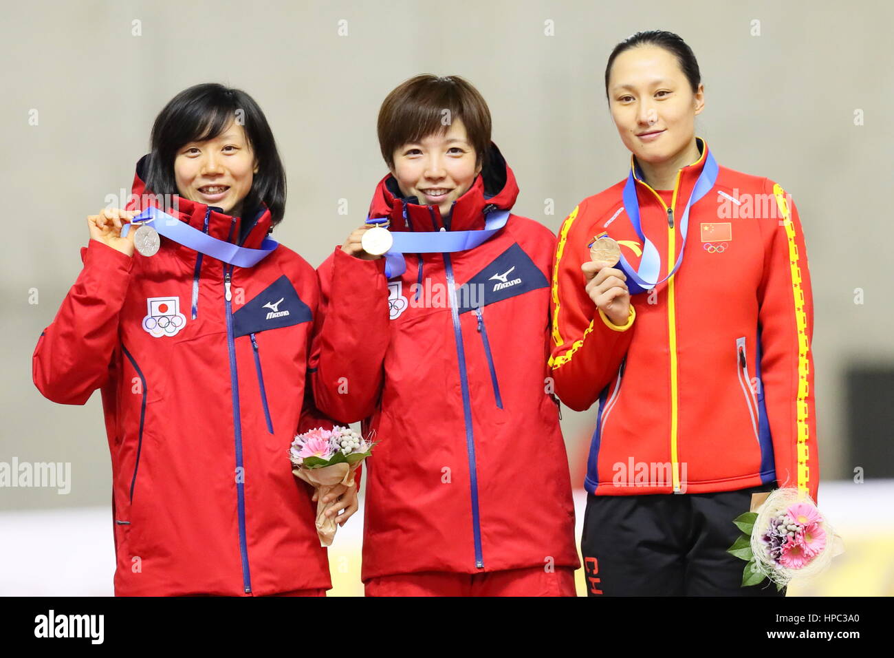 Hokkaido, Japan. 20th Feb, 2017. (L-R) Miho Takagi, Nao Kodaira (JPN ...