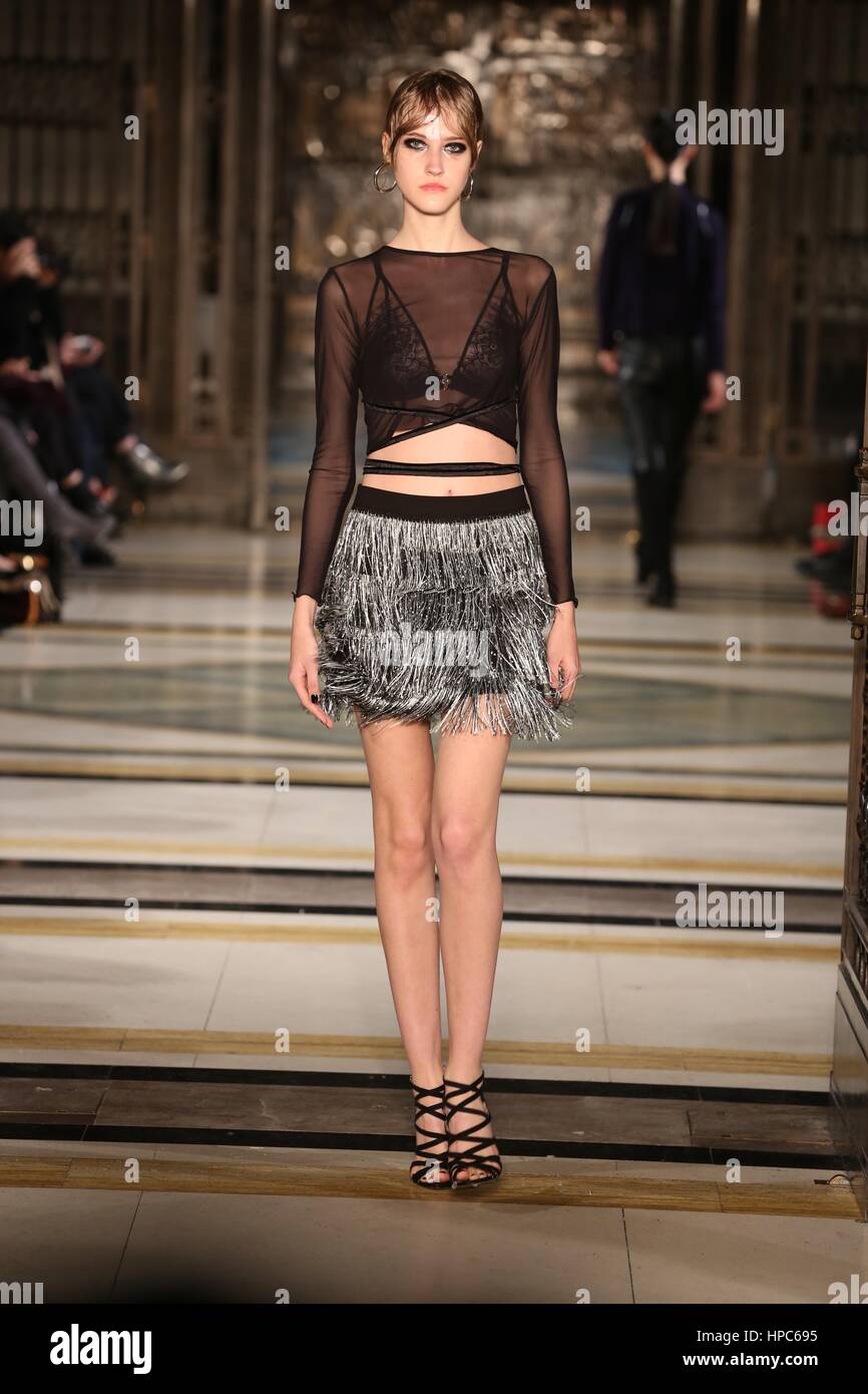 London Fashion Week , Fashion Scout Feb 2017 Catwalk Stock Photo - Alamy