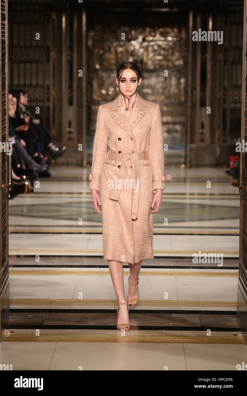 London Fashion Week , Fashion Scout Feb 2017 Catwalk Stock Photo - Alamy