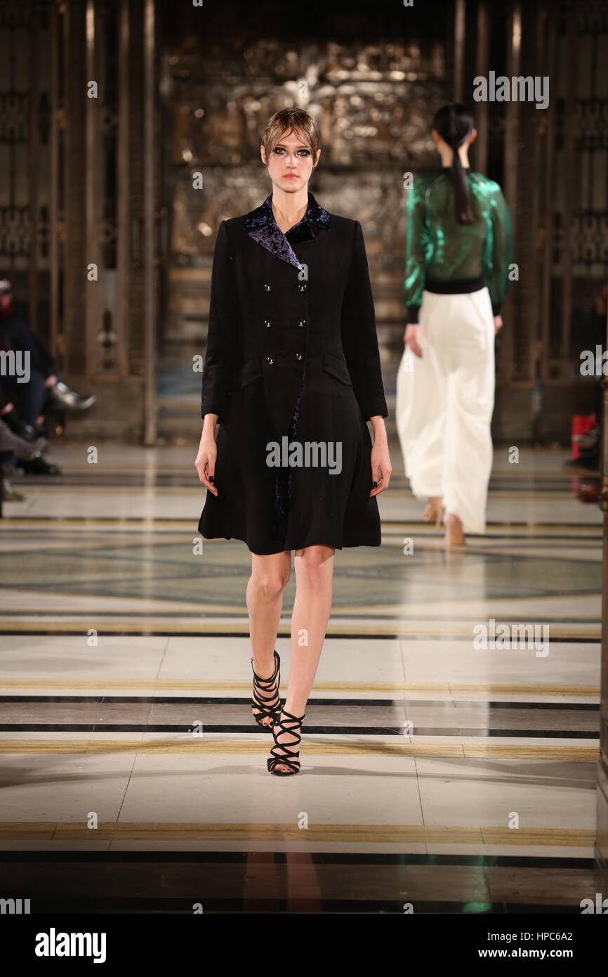 London Fashion Week , Fashion Scout Feb 2017 Catwalk Stock Photo - Alamy