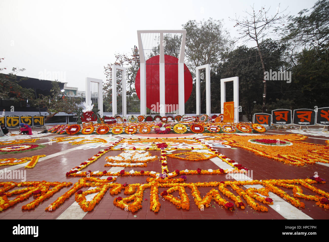 Dhaka, Bangladesh. 21st Feb, 2017. The Dhaka central Shaheed Minar is decorated with flowers on ...