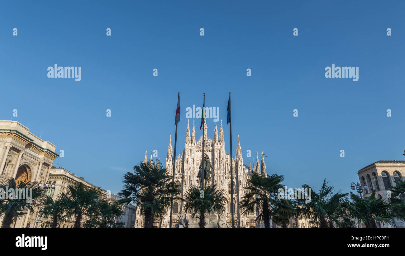Duomo palm trees hi-res stock photography and images - Alamy