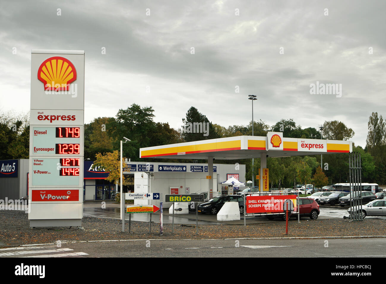 Shell Express Gas station Stock Photo - Alamy