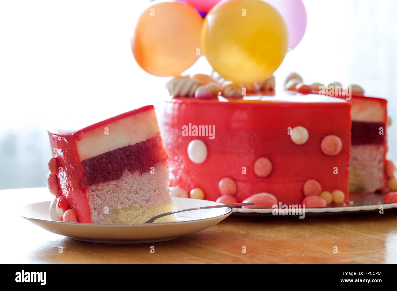 Red velvet birthday cake hi-res stock photography and images - Alamy