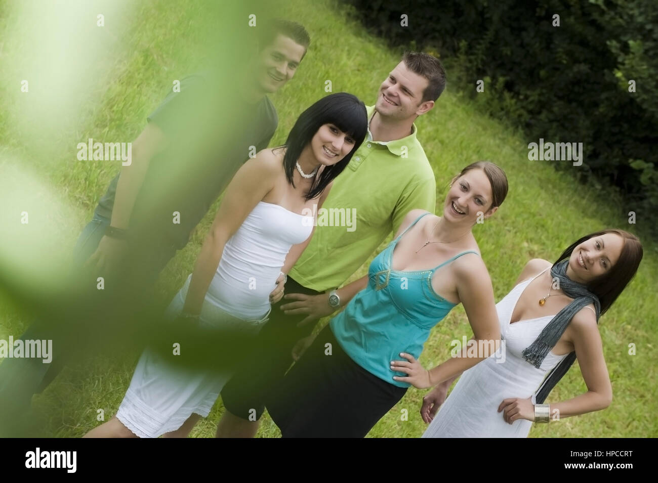 Model released , Junge Leute, 20+, in der Wiese - Young people in ...