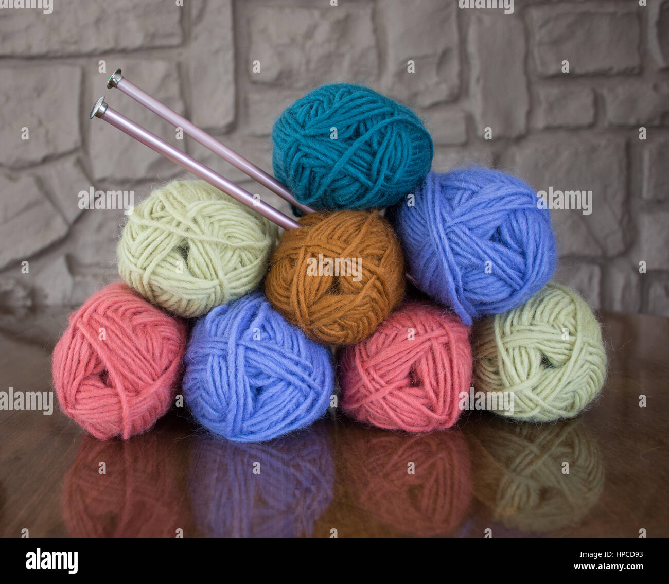 Pink yarn for weaving hi-res stock photography and images - Alamy