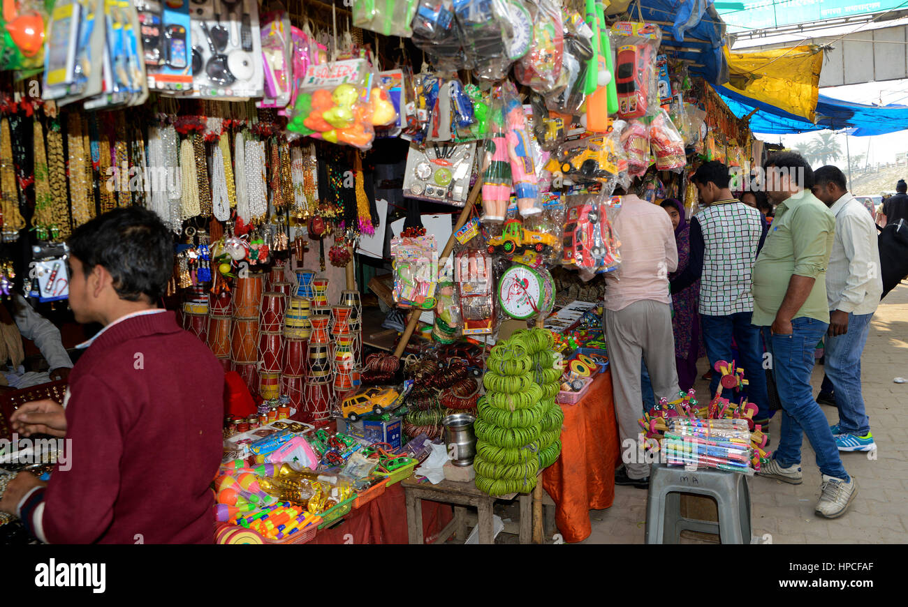 Trinkets on sale at a Indian Market Stock Photo - Alamy