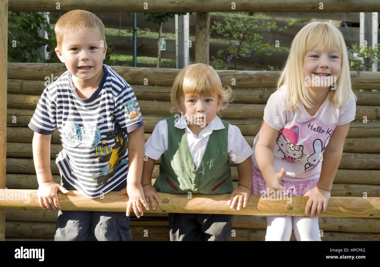 Drei Kinder - three kids Stock Photo - Alamy