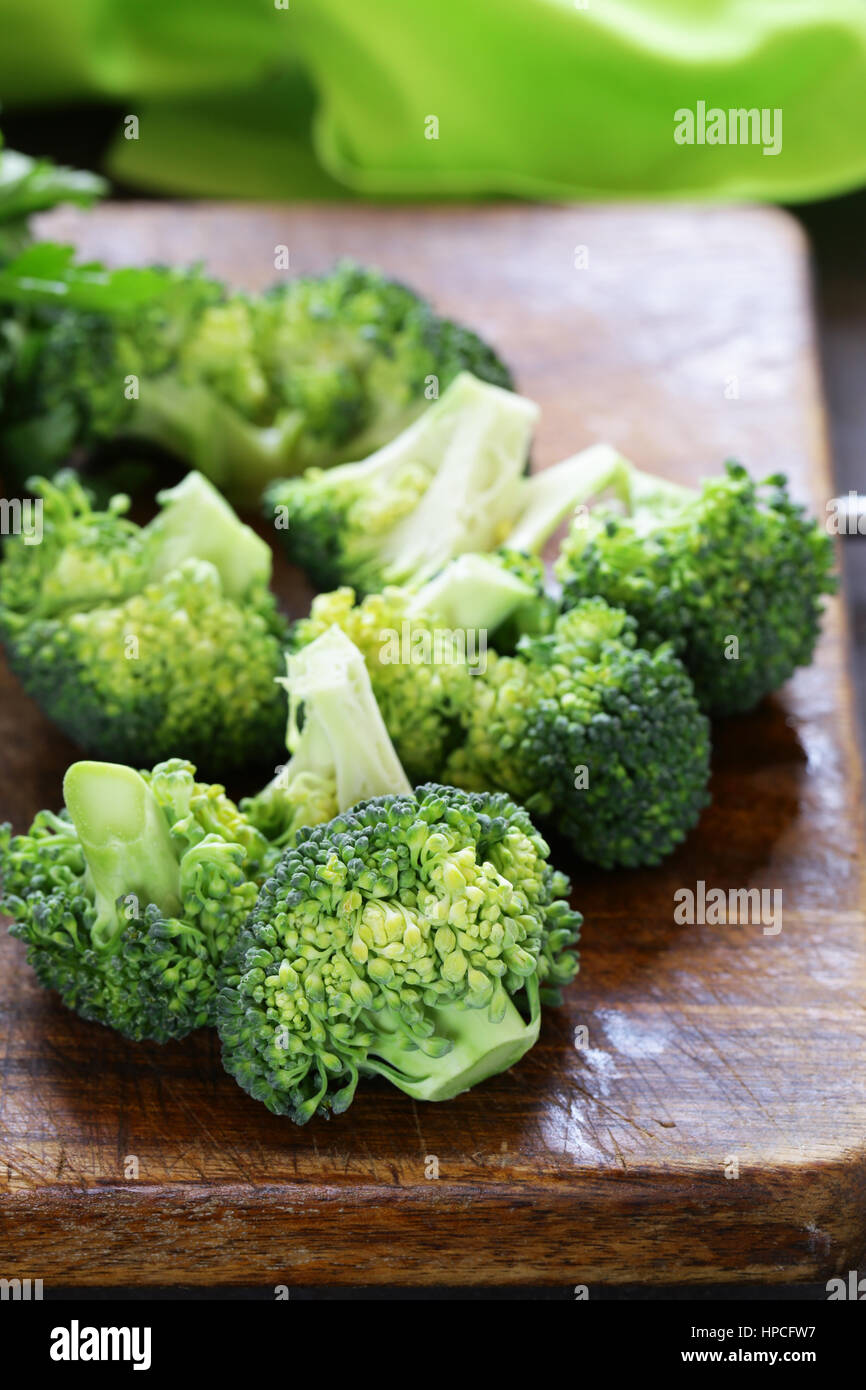 Fresh green broccoli vegetable healthy eating Stock Photo - Alamy