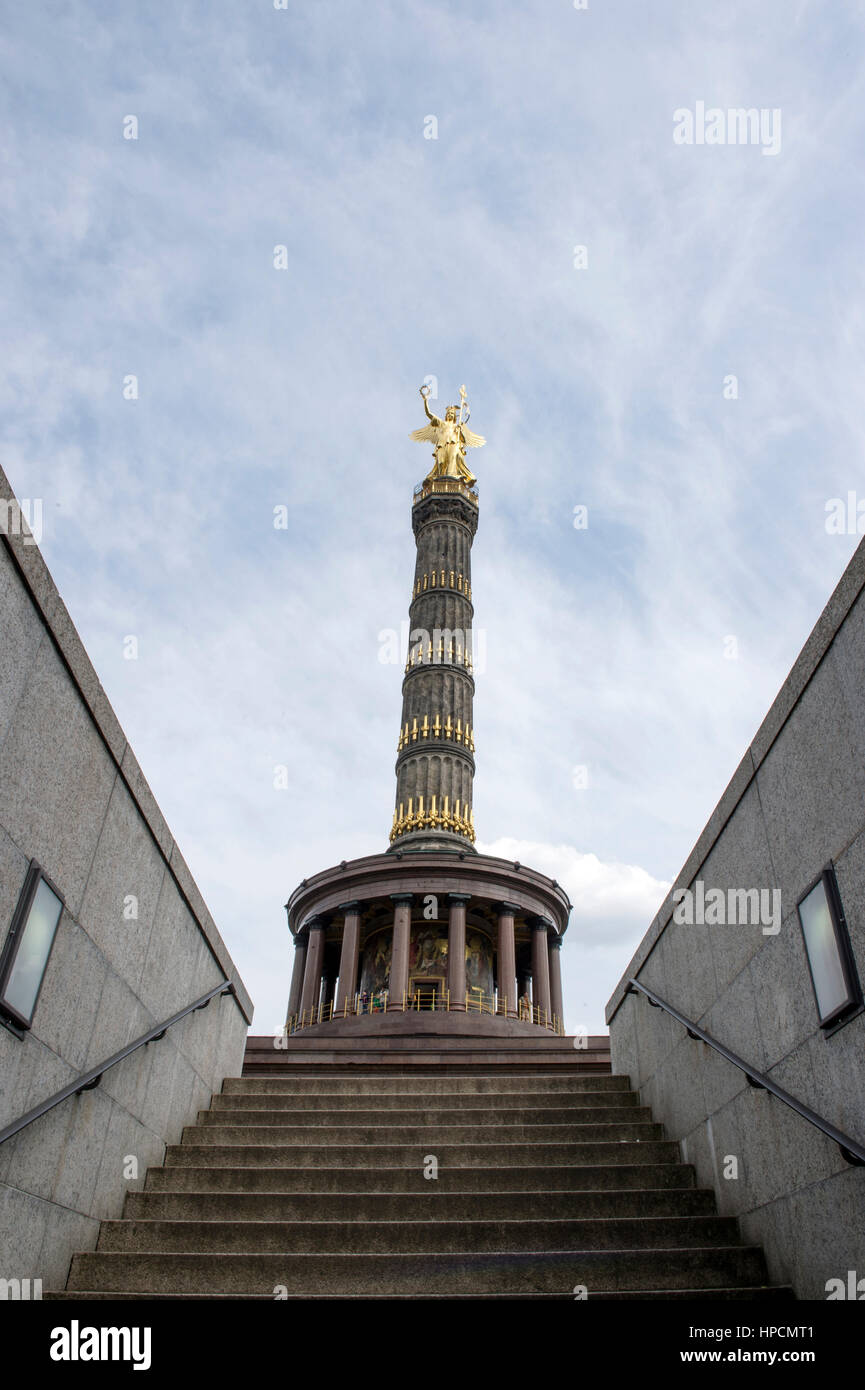 Berlin victory column hi-res stock photography and images - Alamy