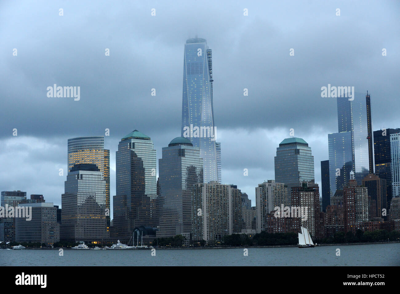 Bridge to ellis island hi-res stock photography and images - Alamy