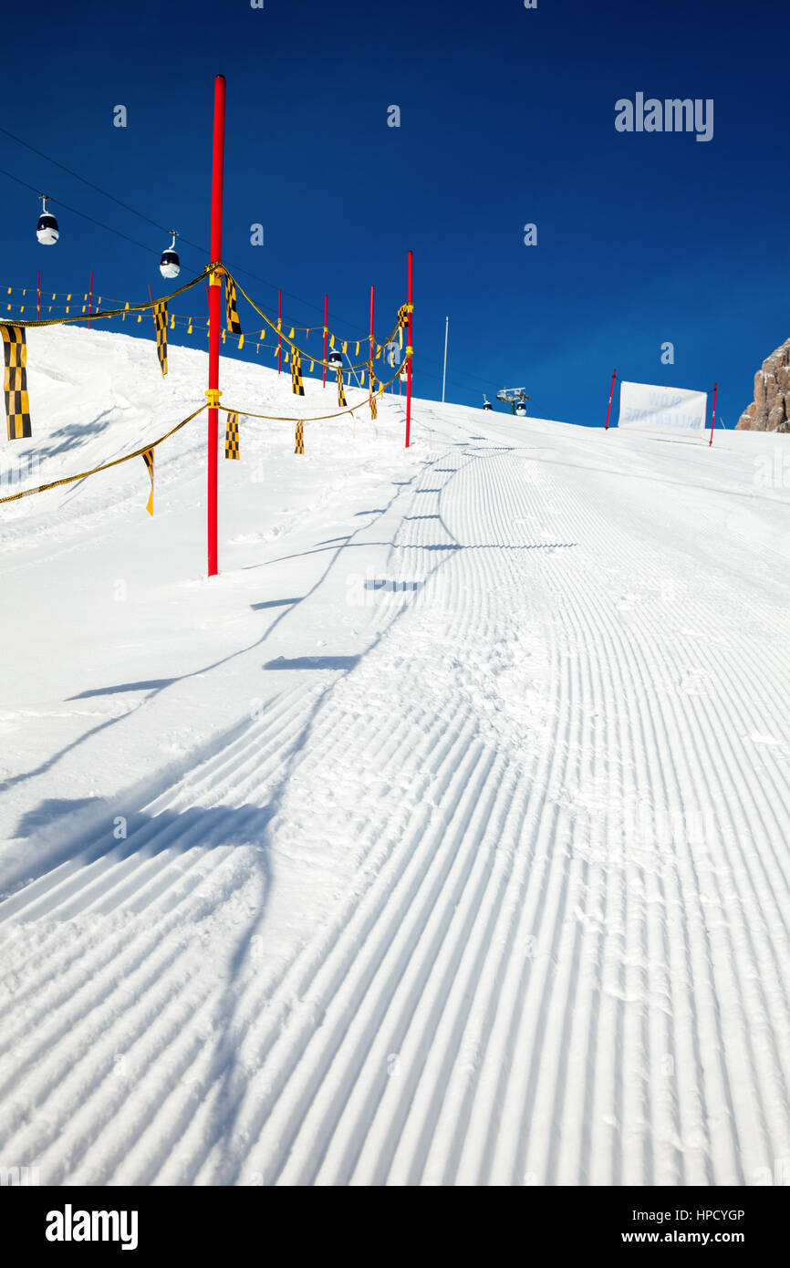 Piste marking hi-res stock photography and images - Alamy