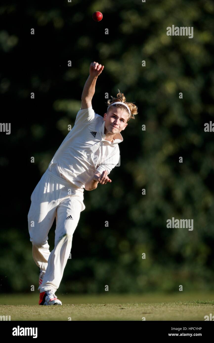 6 young cricket players hi-res stock photography and images - Alamy