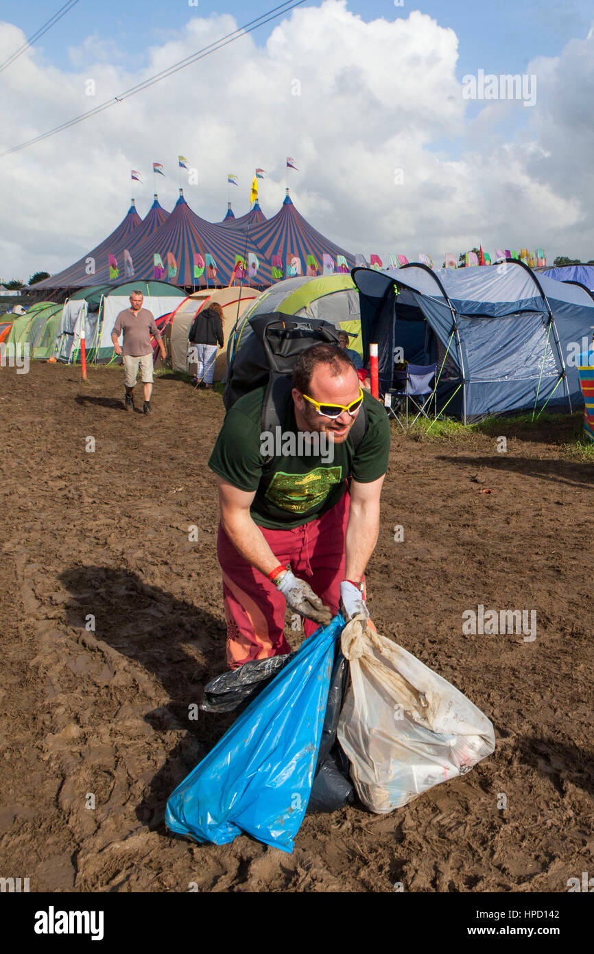 The John Peel litter crew working early saturday morning on day 3 of ...