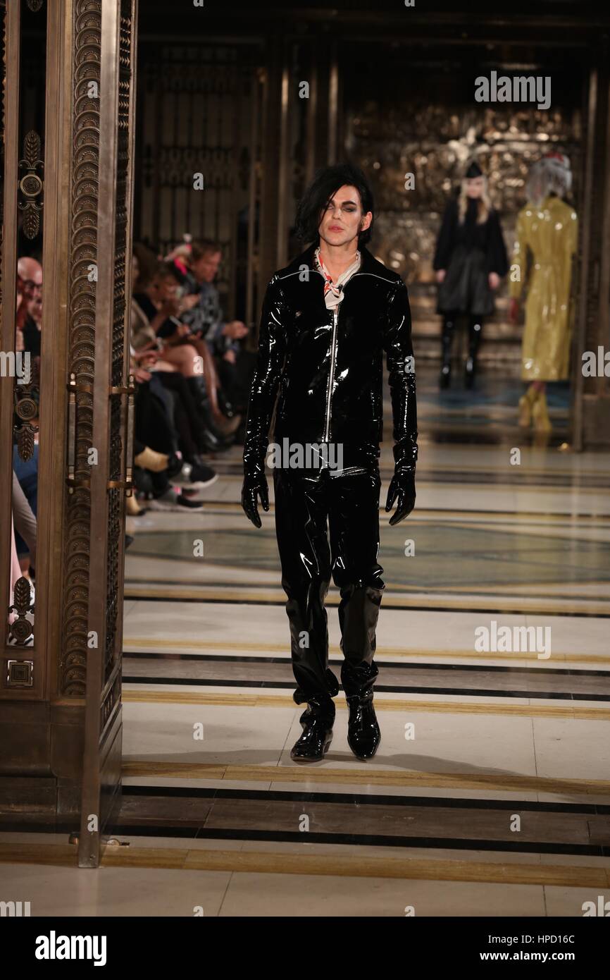 London Fashion Week , Fashion Scout Feb 2017 Catwalk Stock Photo - Alamy
