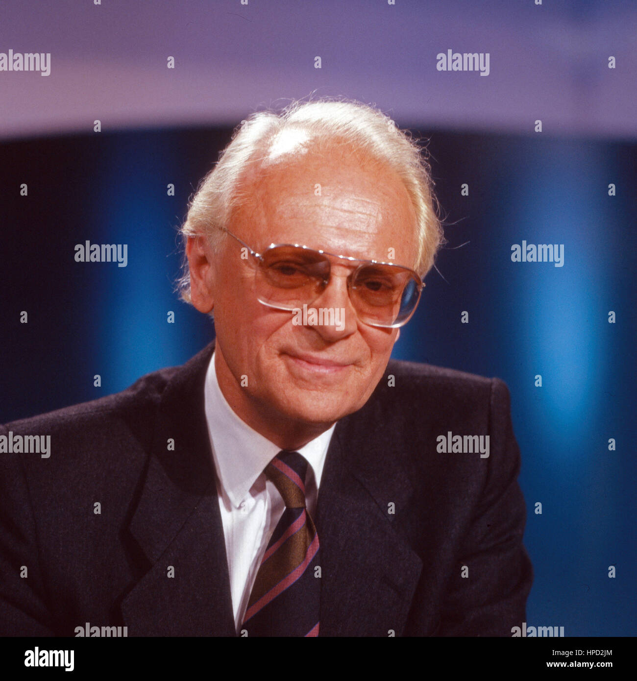 Israeli author hi-res stock photography and images - Alamy