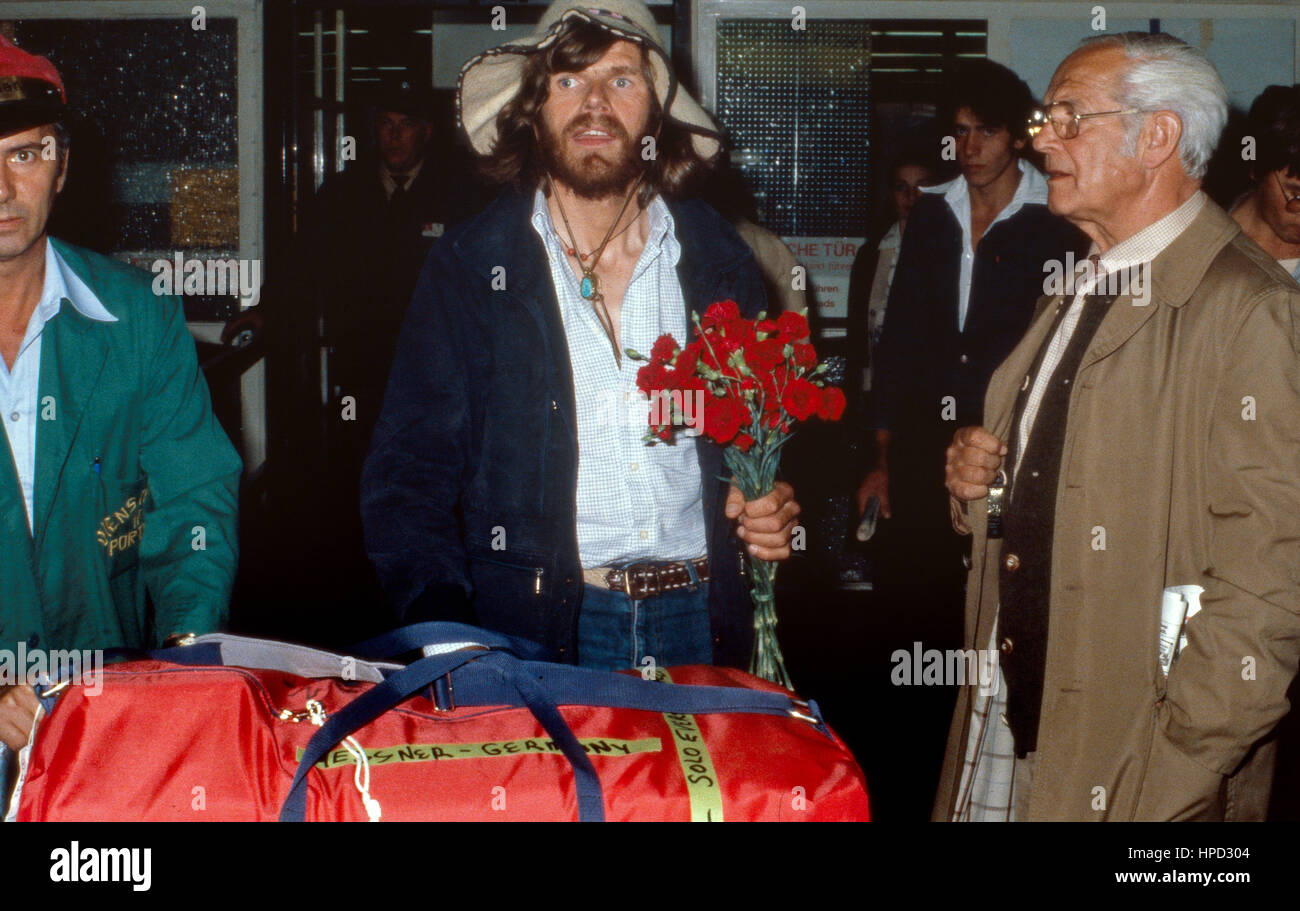 Extrembergsteiger Reinhold Messner bei der Ankunft am Flughafen München ...