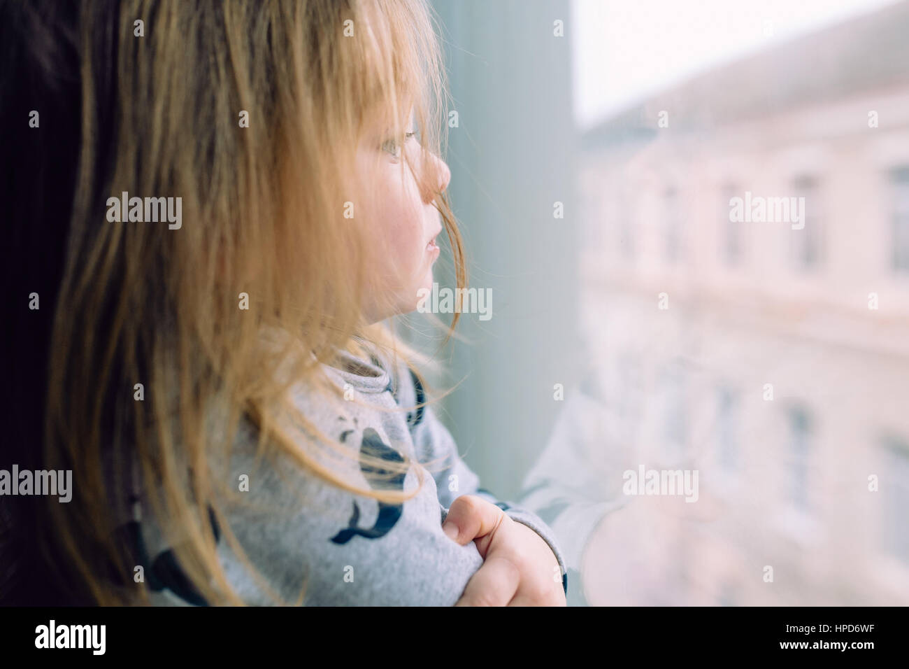 Child cry alone moody hi-res stock photography and images - Alamy
