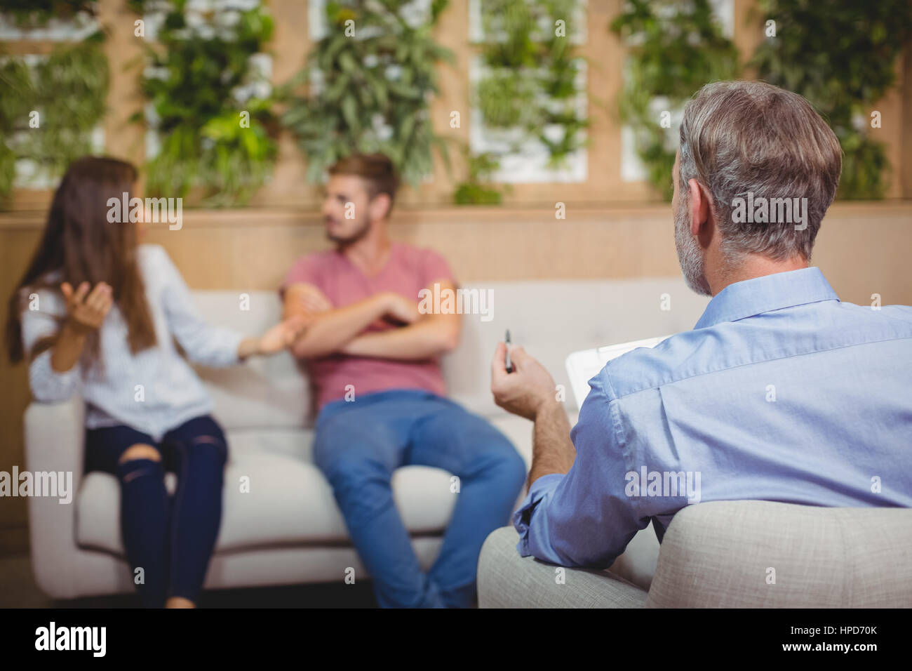 Doctor arguing hi-res stock photography and images - Alamy