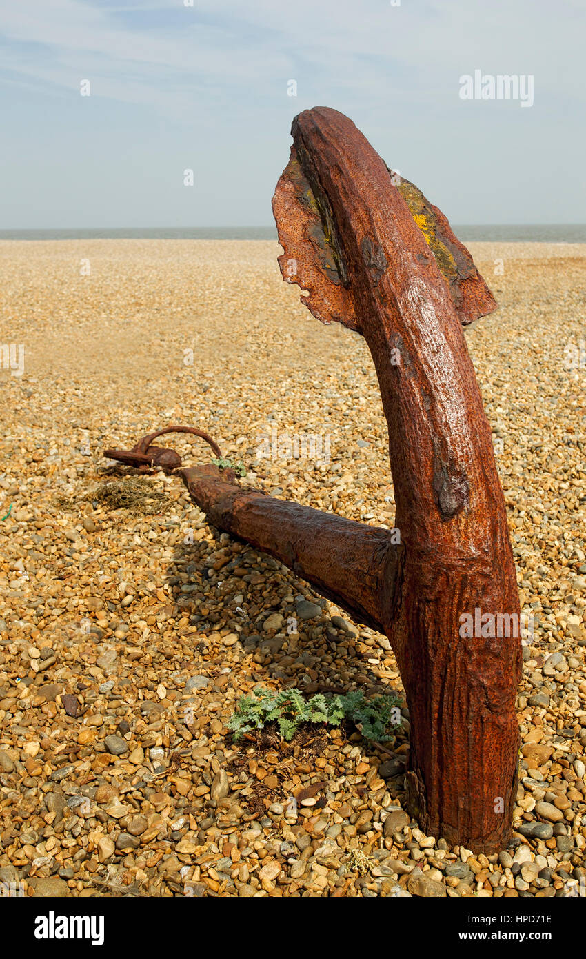 Rusty anchor on a shingle beach hi-res stock photography and images - Alamy