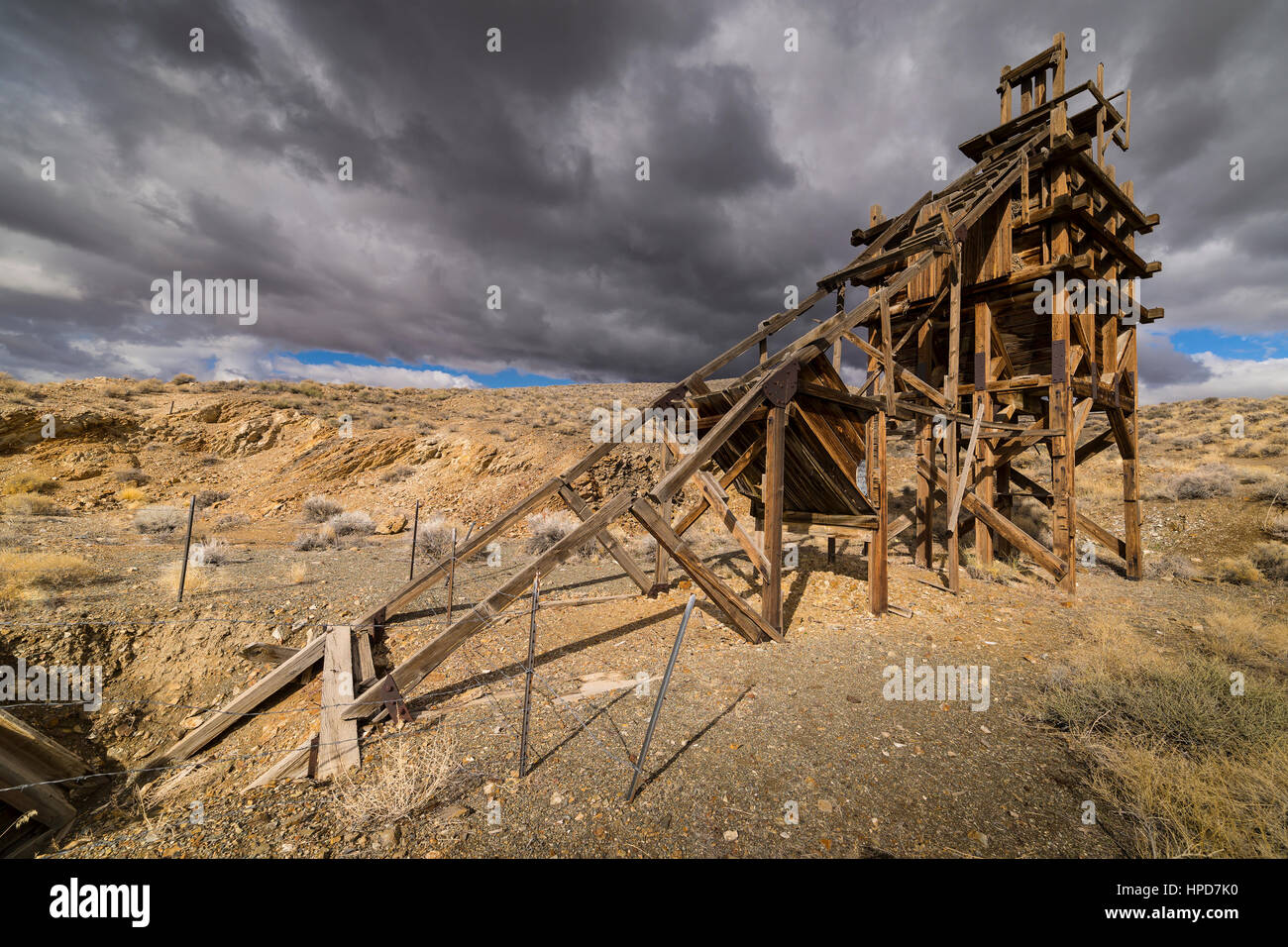 Old gold mining sluice life head frame in the Nevada desert Stock Photo ...