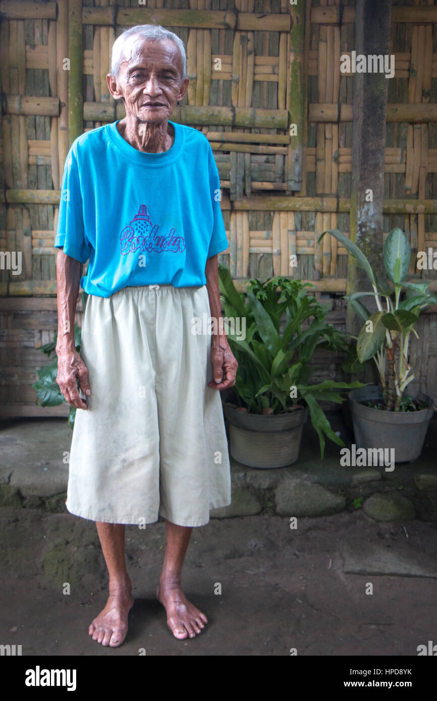 Java old man indonesian indonesia hi-res stock photography and images ...