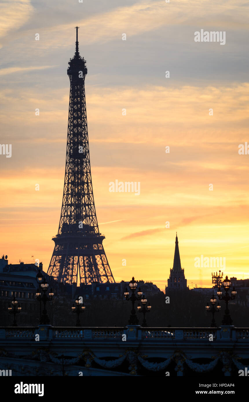 Paris skyline sunset eiffel tower hi-res stock photography and images ...