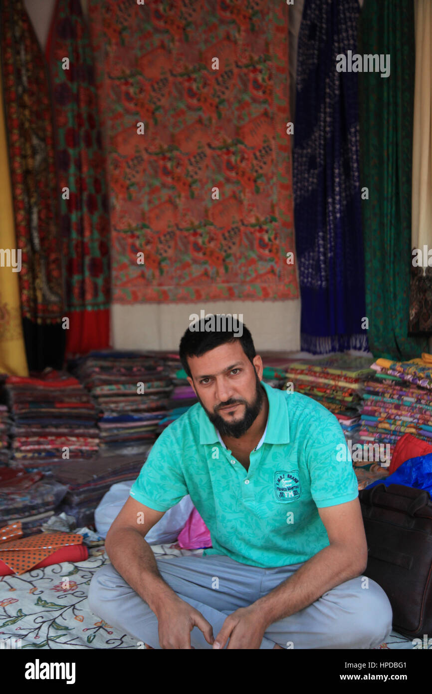 Kashmir Face, Kashmiri Shop keeper from Cloth Shop, Srinagar, Kashmir ...