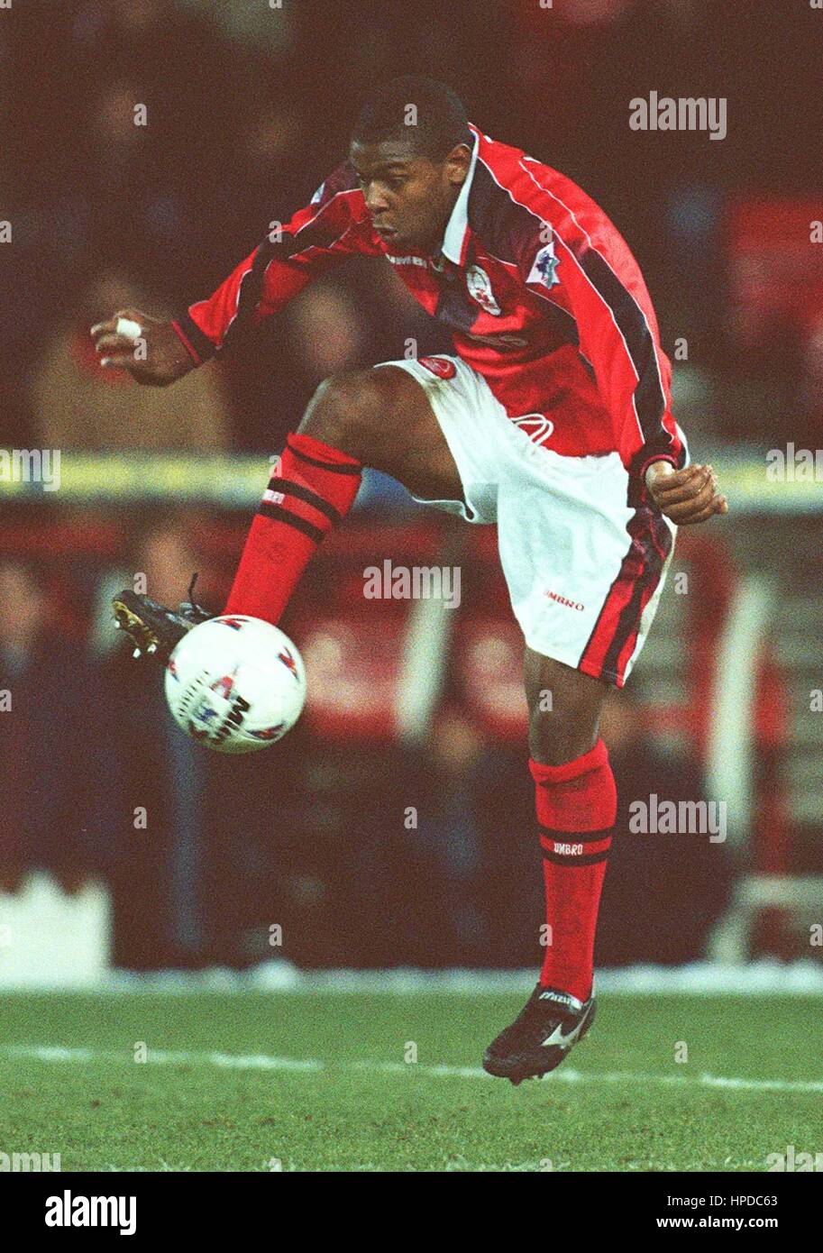 DES LYTTLE NOTTINGHAM FOREST FC 14 January 1997 Stock Photo - Alamy