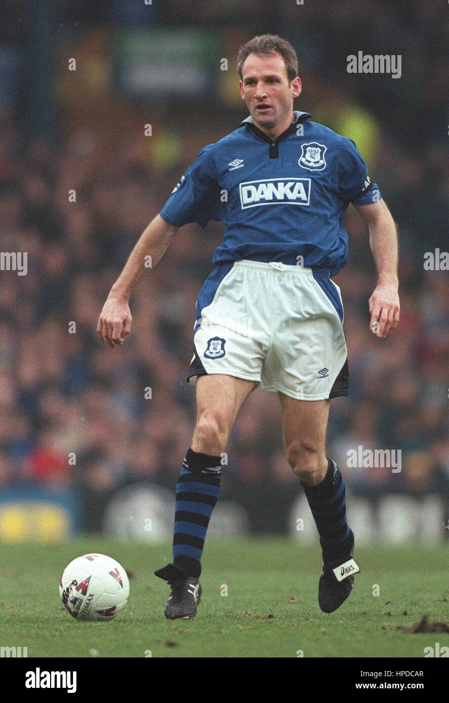 Dave watson everton hi-res stock photography and images - Alamy