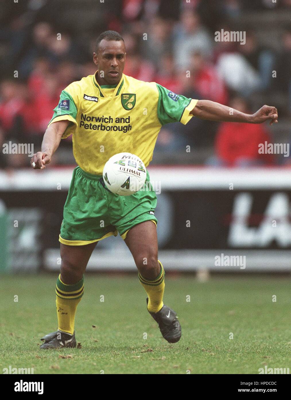 DAVID ROCASTLE NORWICH CITY FC 10 February 1997 Stock Photo - Alamy