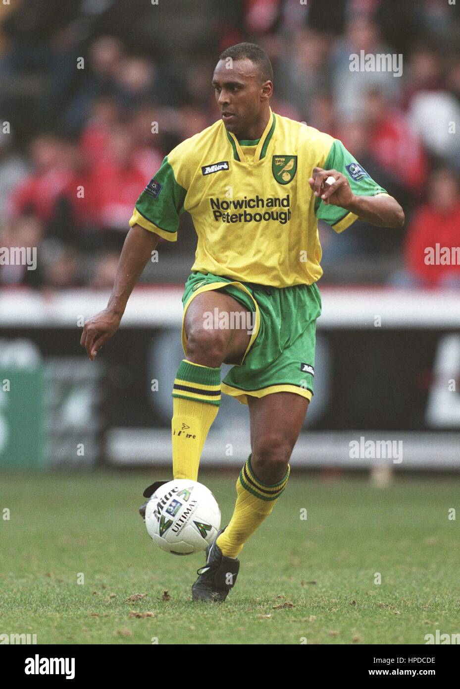 DAVID ROCASTLE NORWICH CITY FC 10 February 1997 Stock Photo - Alamy