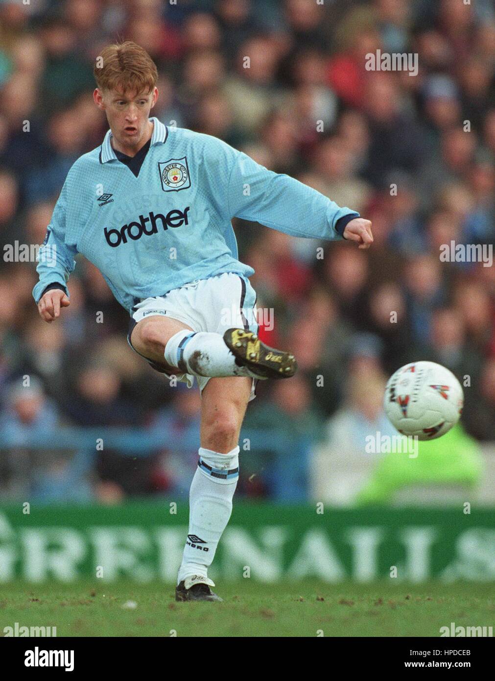 STEVE LOMAS MANCHESTER CITY FC 11 February 1997 Stock Photo - Alamy