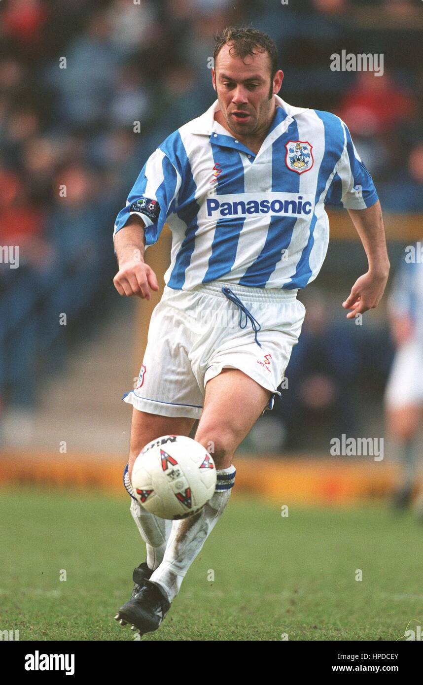 DARREN BULLOCK HUDDERSFIELD TOWN FC 11 February 1997 Stock Photo - Alamy
