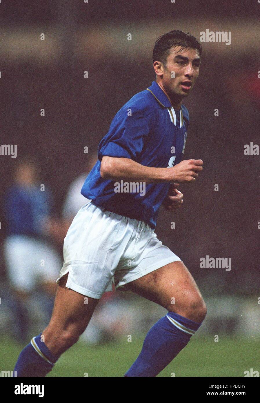 ROBERTO DI MATTEO ITALY & CHELSEA FC 14 February 1997 Stock Photo - Alamy
