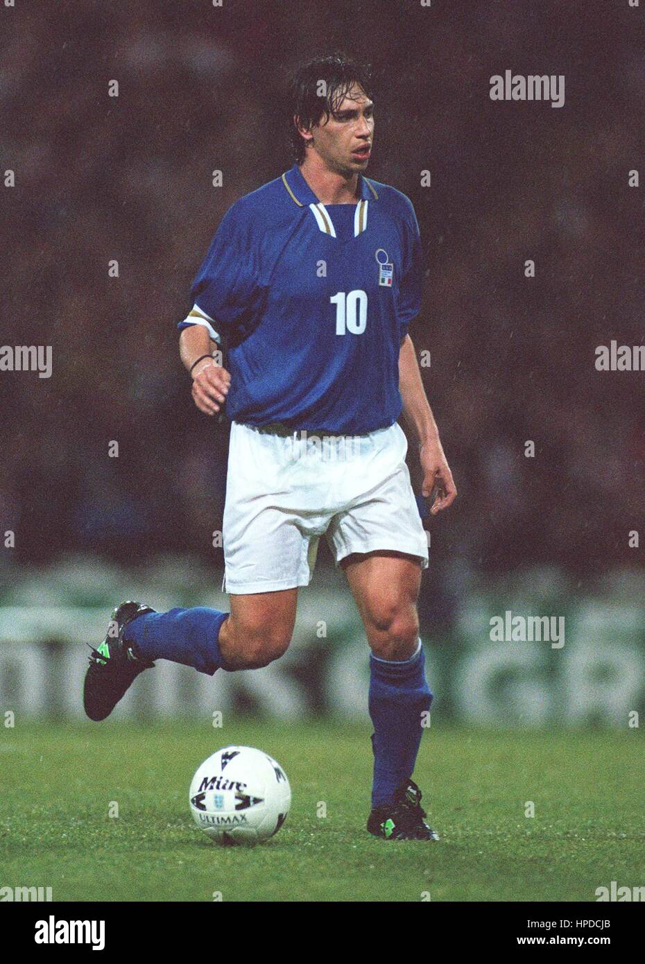 DEMETRIO ALBERTINI ITALY & AC MILAN 13 February 1997 Stock Photo - Alamy