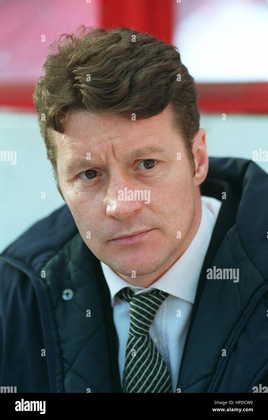 Barnsley manager danny wilson hi-res stock photography and images - Alamy
